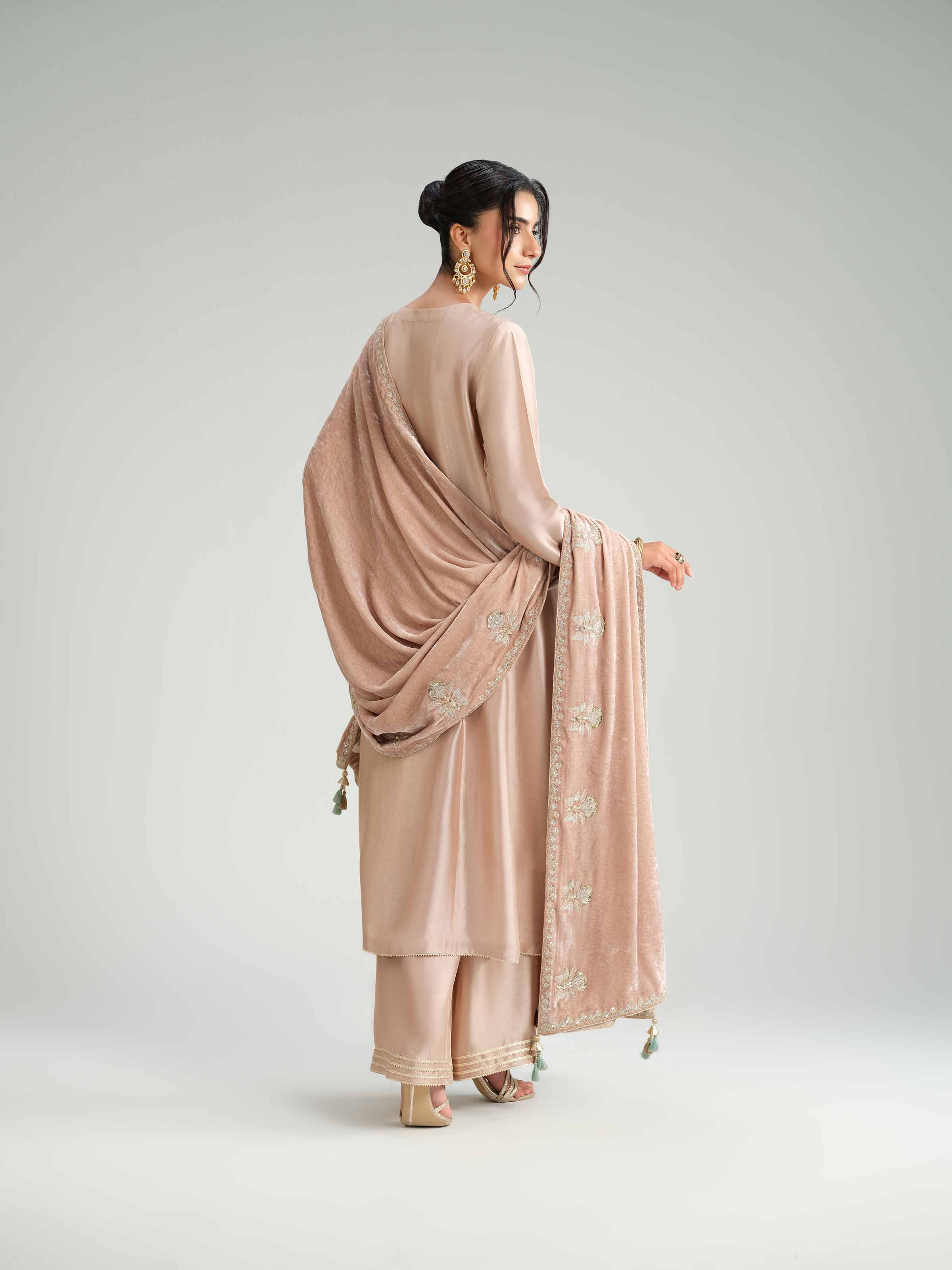 Embroidered ShawlKFW25-54 Luxury Pret Cross Season Edit 2025 – NISHAT