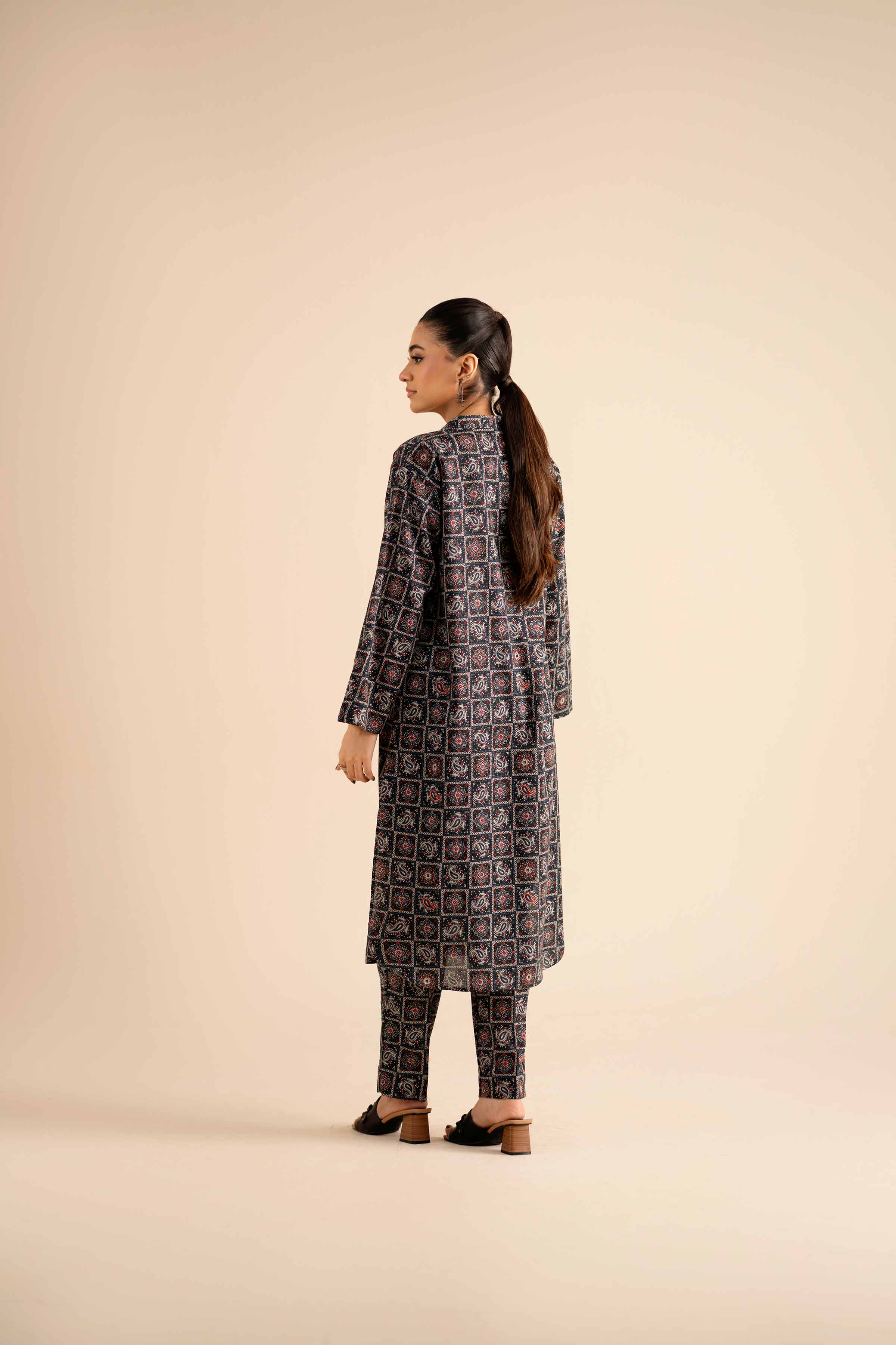 2 Piece - Printed Suit - PW25-302 Pret Winter 2025 Vol-1 – NISHAT
